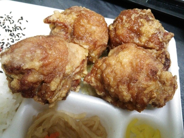 『日本亭名物のデカからは一体普通の唐揚げ何個分!?』by maximass : ほか弁 日本亭 桶川加納店 - 桶川/弁当 [食べログ]
