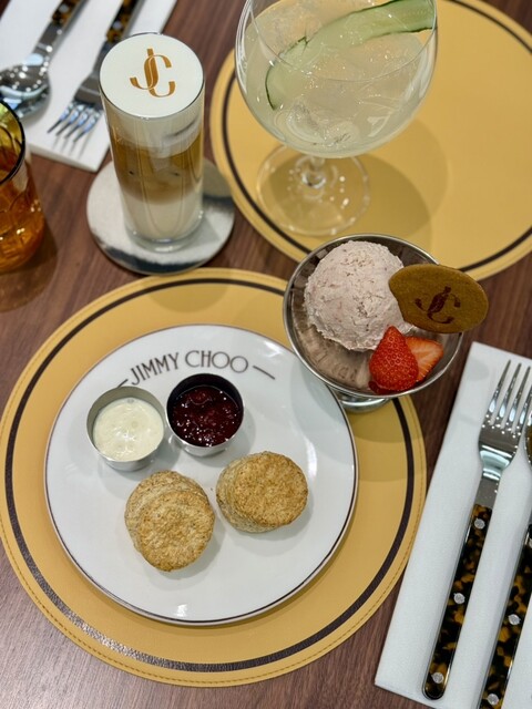 『JIMMY CHOOの世界観を表現した関西初のカフェ』by Keisuke-N : JIMMY CHOO Café - 梅田/カフェ [食べログ]