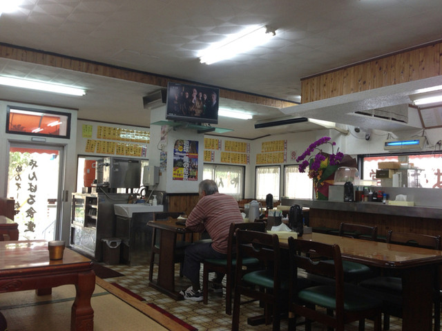 『豚モツたっぷりの中身汁』by mamesuke : やんばる食堂 （やんばるしょくどう） - 安里/食堂 [食べログ]