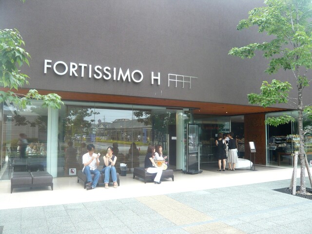 『桃を丸ごと使ったケーキ♪ ～FORTISSIMO H』by DIVO : フォルテシモ アッシュ （FORTISSIMO H） - 池下 ...