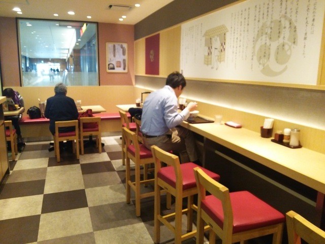 内観写真 : いろり庵きらく 宇都宮店 - 宇都宮/立ち食いそば | 食べログ