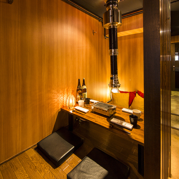 座席 : 黒毛和牛×焼肉食べ放題 牛丸 渋谷本店 （GYUMARU/ギュウマル） - 渋谷/焼肉 [食べログ]