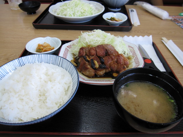 沖縄とんてきのこぶた - 小禄/定食・食堂 [食べログ]