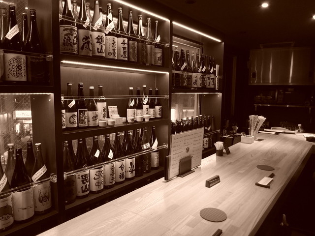 内観写真 : 日本酒BAR ribbit ribbit - 赤羽/日本酒バー | 食べログ