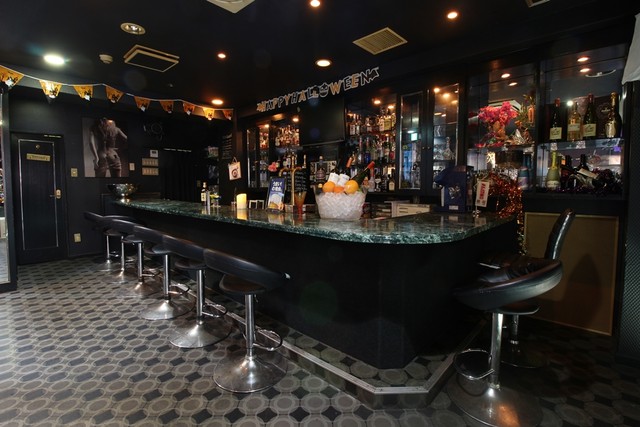 座席 : Dining Bar Hellos （【旧店名】What's!! ） - 尼崎（阪神）/ダイニングバー | 食べログ