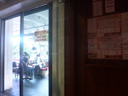 内観写真 : CRACKIN' KITCHEN （クラッキンキッチン） - ワイキキ/シーフード | 食べログ