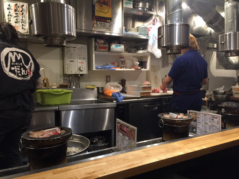 内観写真 : 羊肉炭火焼 肉汁屋 - 新橋/ジンギスカン | 食べログ