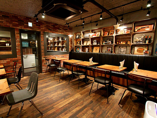 座席 : マンチズ バーガー シャック （MUNCH'S BURGER SHACK） - 芝公園/ハンバーガー | 食べログ