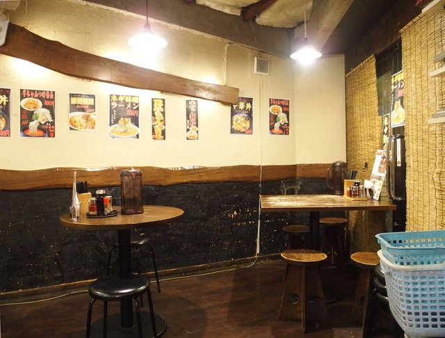 内観写真 : 麺飯食堂 八右衛門 （メンハンショクドウハチエモン） - 田端/ラーメン | 食べログ