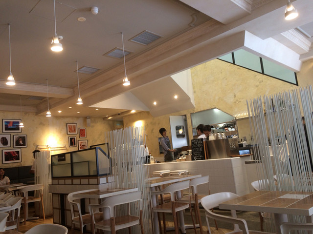 内観写真 : 【閉店】クチューム 青山店 （COUTUME） - 表参道/コーヒー専門店 | 食べログ