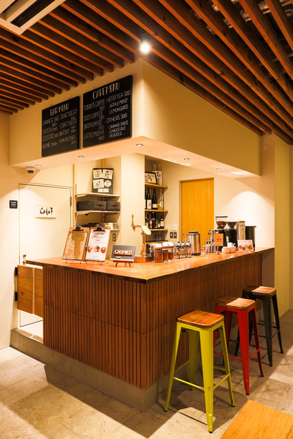 座席 : Cafebar&Dining Obi - 馬喰横山/カフェ | 食べログ