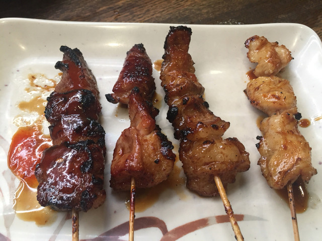 『鶴橋高架下で美味しい「ホルモン牛串焼き」を満喫！』by コージーパパ : 串八珍 （くしはっちん） - 鶴橋/居酒屋 [食べログ]