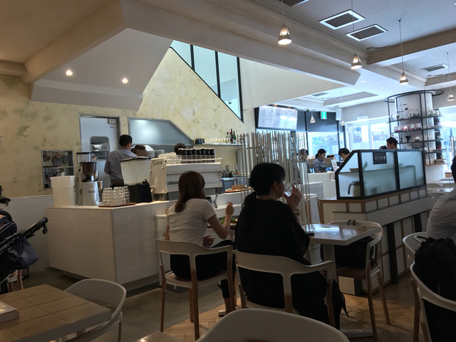 内観写真 : 【閉店】クチューム 青山店 （COUTUME） - 表参道/コーヒー専門店 | 食べログ