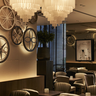 座席 : カフェ＆ダイニング ゼルコヴァ （ZelkovA） - 表参道/カフェ | 食べログ