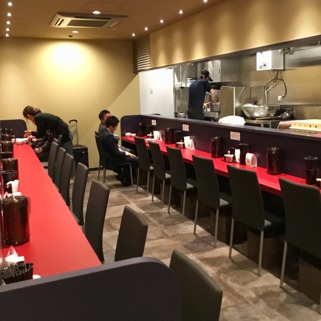 内観写真 : くにまつ＋武蔵坊 - 広島/担々麺 | 食べログ