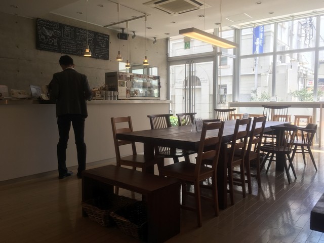 内観写真 : オーバッシュカフェ （O-ba'sh cafe.） - 徳島/カフェ | 食べログ