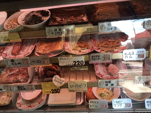 『お惣菜が豊富、使いでの良い下町の肉屋』by 偽舌タケちゃん : ミートショップ 山越 - 森下/その他 [食べログ]