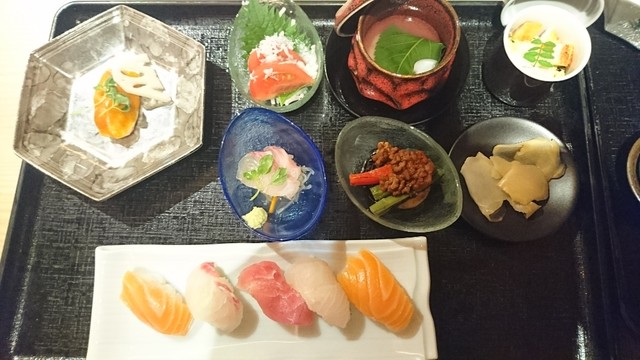 写真 : 御食事処 ライブ割烹 万蓮 - ポートターミナル/バイキング [食べログ]