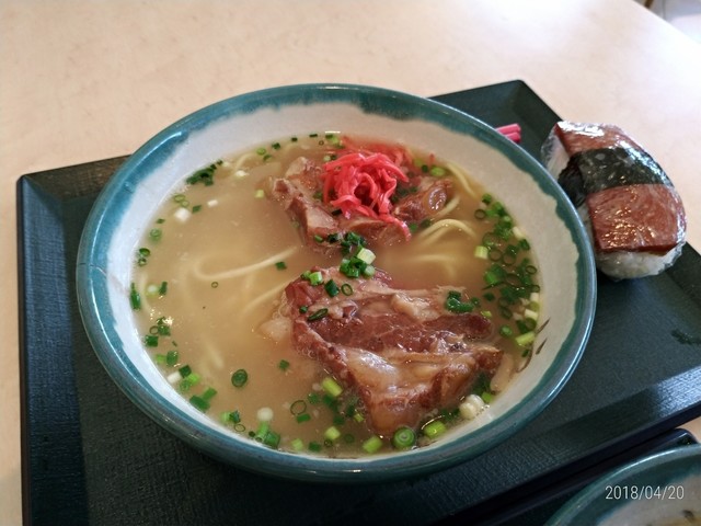 『石垣空港の八重山そば屋さんは、白濁の出汁が美味しい本格八重山そばだった！』by Sean☆ : やいま村 - 石垣市/沖縄そば [食べログ]