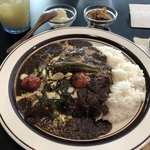 写真 : woof curry （ウーフ カレー） - 長谷/欧風カレー [食べログ]