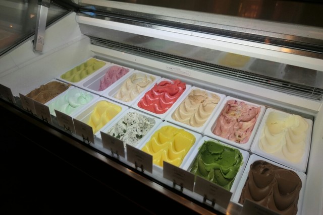 内観写真 : パリヤ 青山店 （PARIYA） - 表参道/惣菜・デリ | 食べログ