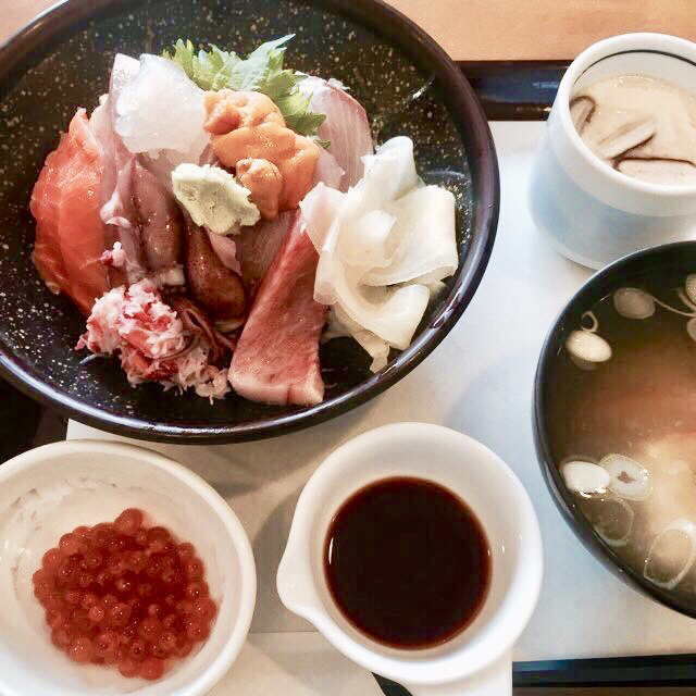 やま木 - 氷見/海鮮丼 | 食べログ