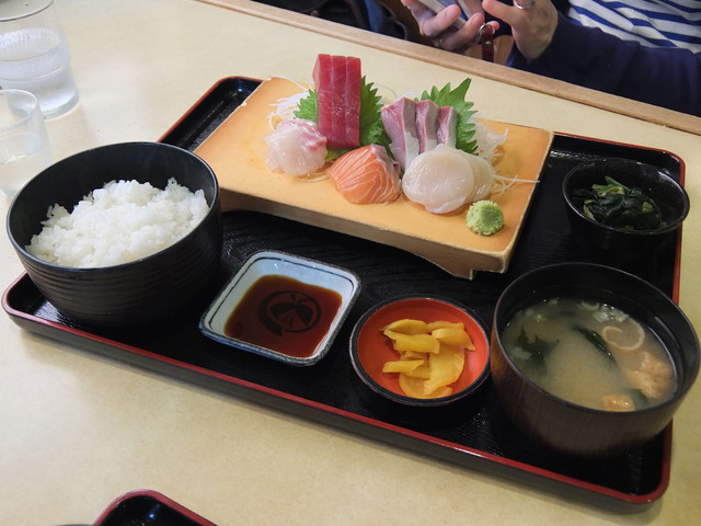 『メニュー豊富、美味しい定食』by すえるじおおりば : 味里 青梅新町店 （みさと） - 小作/食堂 [食べログ]