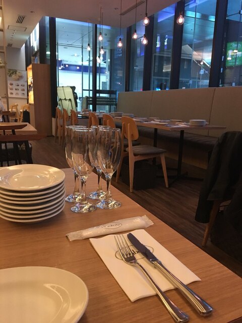 内観写真 : サラベス 東京店 - 東京/カフェ | 食べログ