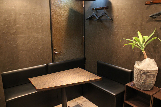 座席 : バー ギミック （BAR GIMMICK ） - 胡町/バー [食べログ]