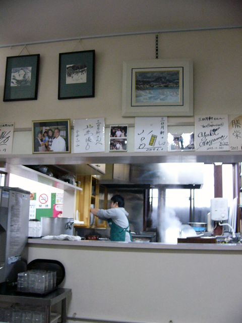 写真 : 三日月軒 東中の口店 （みかづきけん） - 酒田/ラーメン | 食べログ