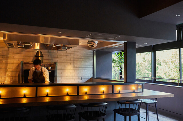 座席 : MORETHAN GRILL - 西新宿五丁目/ダイニングバー | 食べログ