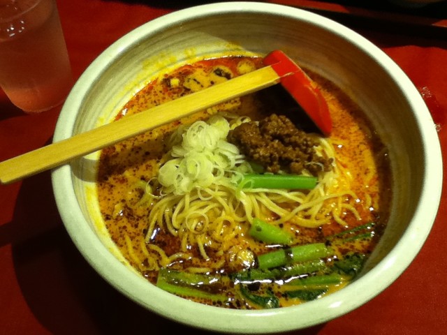 『サブナードで担々麺』by BLANY : 新宿 秀山 （シュウザン） - 新宿西口/担々麺 [食べログ]