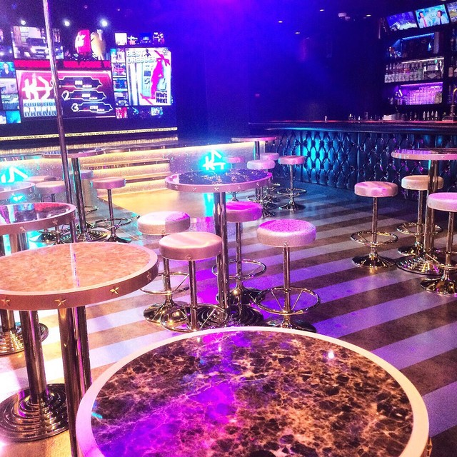 Kujira Entertainment （クジラエンターテイメント） 西武新宿 バー [食べログ]