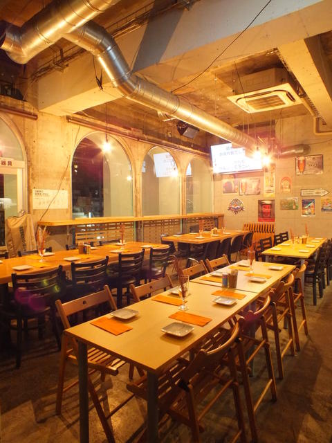 座席 : トゥー・ドッグス・タップルーム （Two Dogs Taproom） - 六本木/ビアホール | 食べログ