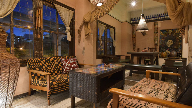 座席 : マファリカフェ （MAFALi cafe） - 牧志/ダイニングバー | 食べログ