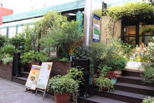 外観写真 : ピーターラビット ガーデンカフェ 自由が丘 （PETER RABBIT Garden café） - 自由が丘/カフェ | 食べログ