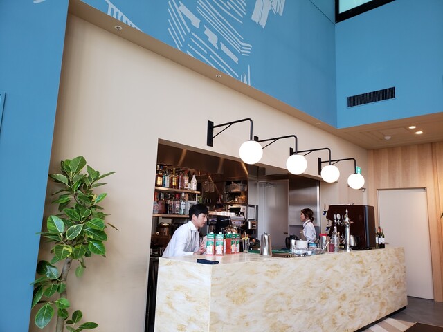 内観写真 : TORQUE SPICE & HERB TABLE & COURT （トルク） - 渋谷/カフェ | 食べログ